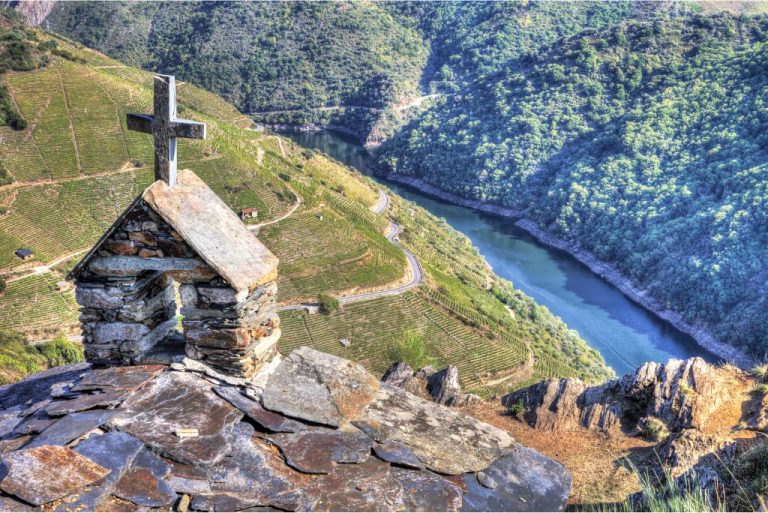 Escapada a la Ribeira Sacra, uno de los mayores tesoros viajeros de Galicia